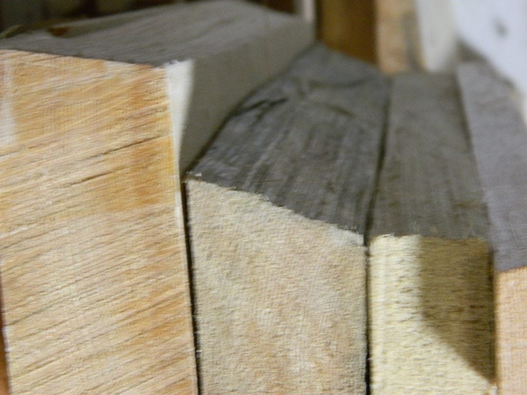 Flat sawn split face bracewood